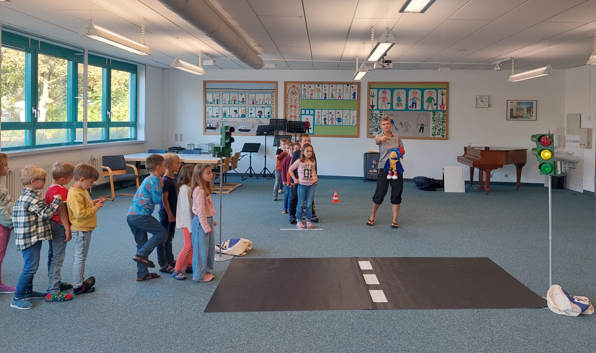 Sicher im Straßenverkehr – ADACUS erklärt die Regeln – Grundschule ...
